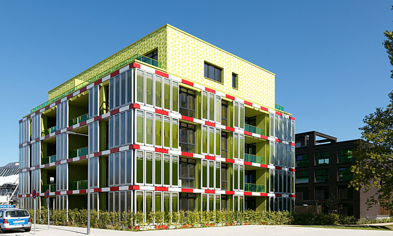 BIQ -World's first algae bioreactor façade | Ongreening